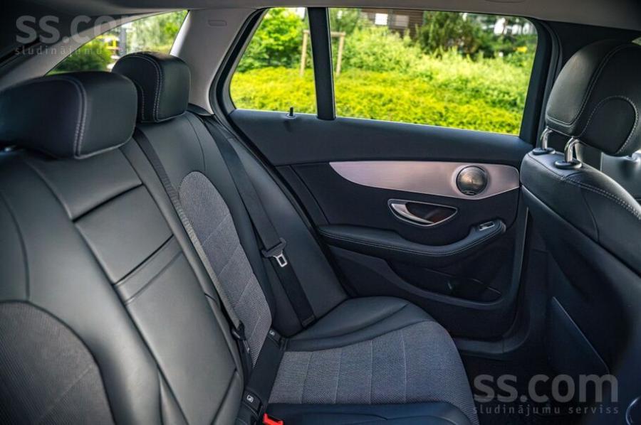 Black Mercedes-Benz C 200 2019 in Riga, with an engine capacity of 1.60 L and mileage of 185 thousand km for 14990 €, photo 15 on AUTOMOTO.COM.LV
