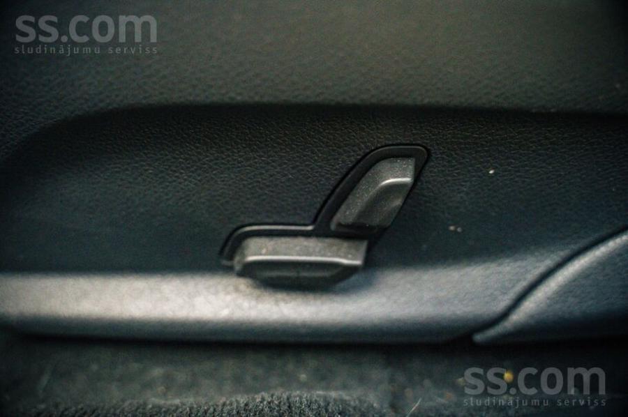 Black Mercedes-Benz C 200 2019 in Riga, with an engine capacity of 1.60 L and mileage of 185 thousand km for 14990 €, photo 19 on AUTOMOTO.COM.LV