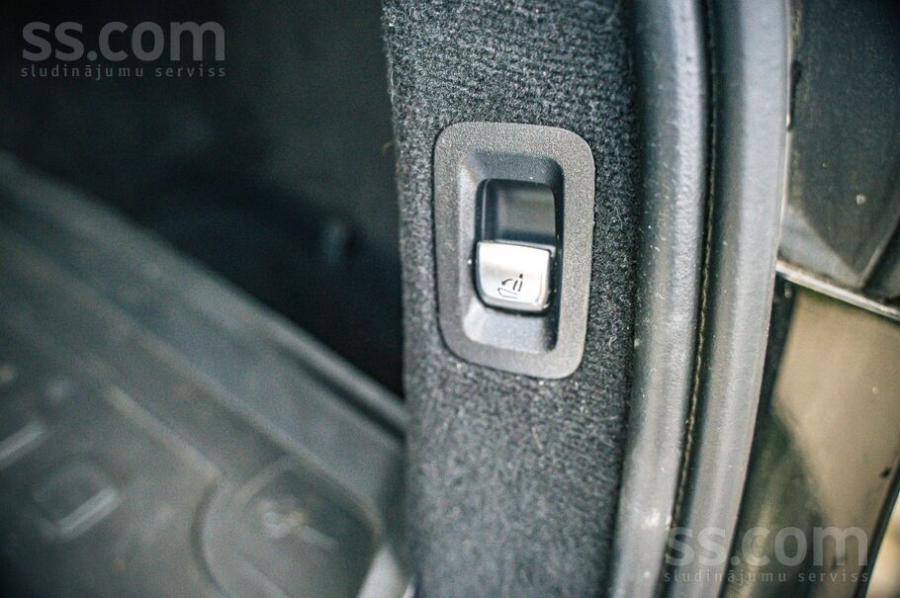 Black Mercedes-Benz C 200 2019 in Riga, with an engine capacity of 1.60 L and mileage of 185 thousand km for 14990 €, photo 29 on AUTOMOTO.COM.LV