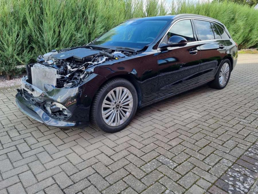 Black Mercedes-Benz C 200 2025 in Prienai, with an engine capacity of 1.99 L and mileage of 8 thousand km for 12890 €, photo 3 on AUTOMOTO.COM.LV