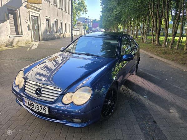 Синий Мерседес Ц 200 2001 в Ионава, объемом двигателя 2.00 л и пробегом 202 тыс. км за 2000 €, фото 1 на AUTOMOTO.COM.LV