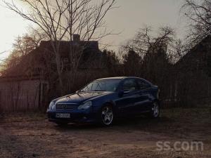 Blue Mercedes-Benz C 200 2001 in Kuldiga, with an engine capacity of 2.00 L and mileage of 308 thousand km for 800 €, photo  on AUTOMOTO.COM.LV