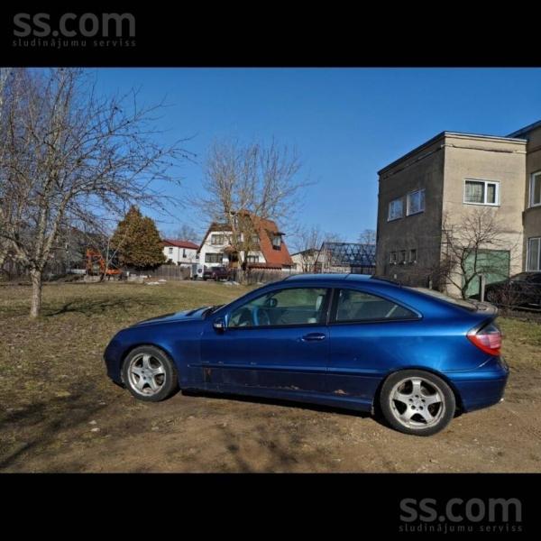 Синий Мерседес Ц 200 2001 в Кулдига, объемом двигателя 2.00 л и пробегом 308 тыс. км за 800 €, фото 3 на AUTOMOTO.COM.LV