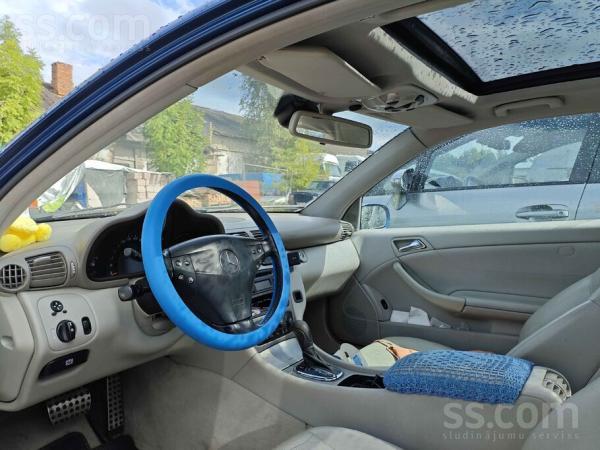 Синий Мерседес Ц 200 2001 в Кулдига, объемом двигателя 2.00 л и пробегом 308 тыс. км за 800 €, фото 4 на AUTOMOTO.COM.LV