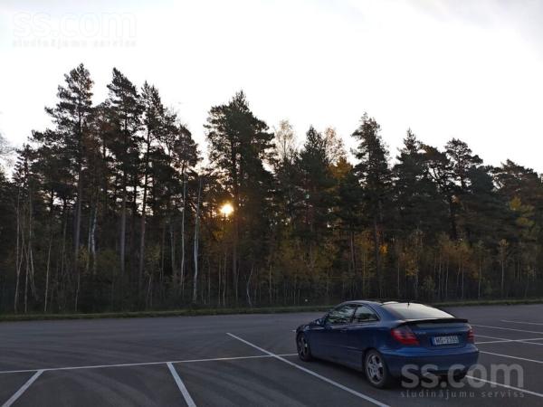 Синий Мерседес Ц 200 2001 в Кулдига, объемом двигателя 2.00 л и пробегом 308 тыс. км за 800 €, фото 8 на AUTOMOTO.COM.LV