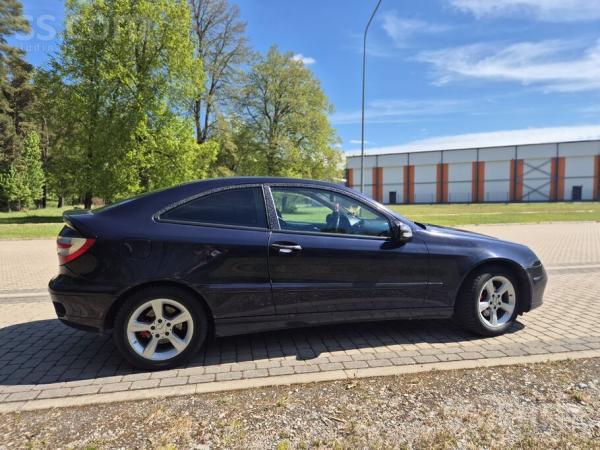 Blue Mercedes-Benz C 200 2005 in Ventspils, with an engine capacity of 2.00 L and mileage of 362 thousand km for 2100 €, photo 5 on AUTOMOTO.COM.LV