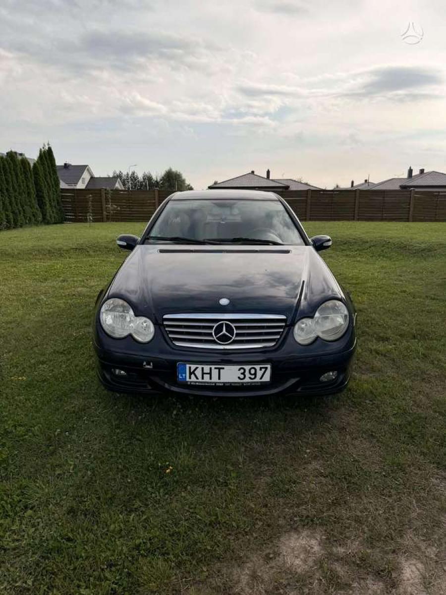 Blue Mercedes-Benz C 200 2006 in Panevezys, with an engine capacity of 1.80 L and mileage of 360 thousand km for 2000 €, photo 4 on AUTOMOTO.COM.LV