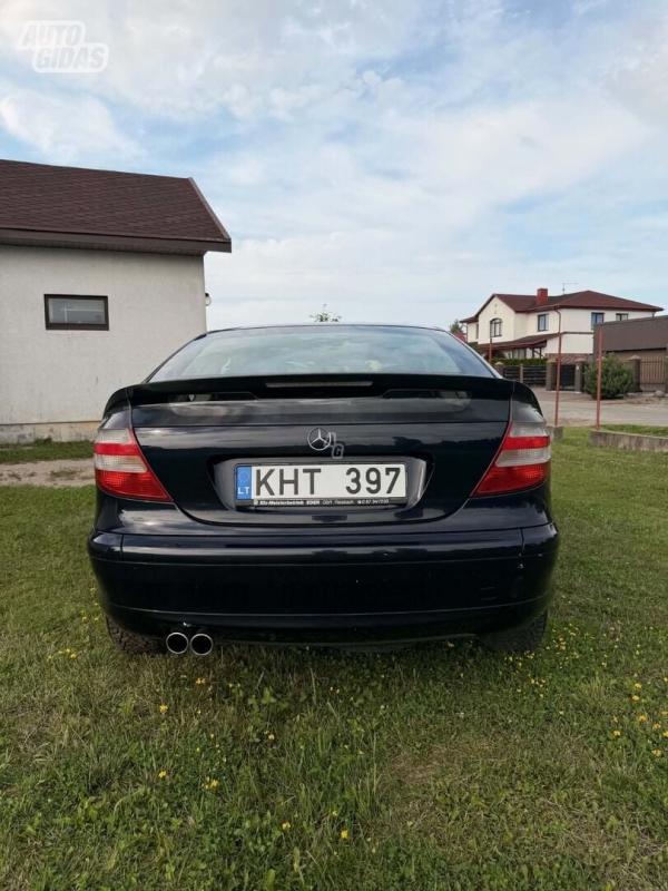 Zils Mercedes-Benz C 200 2006 Panevēža, ar dzinēja tilpumu 1.80 L un nobraukumu 360 tūkst. km par 1500 €, foto 4 vietnē AUTOMOTO.COM.LV