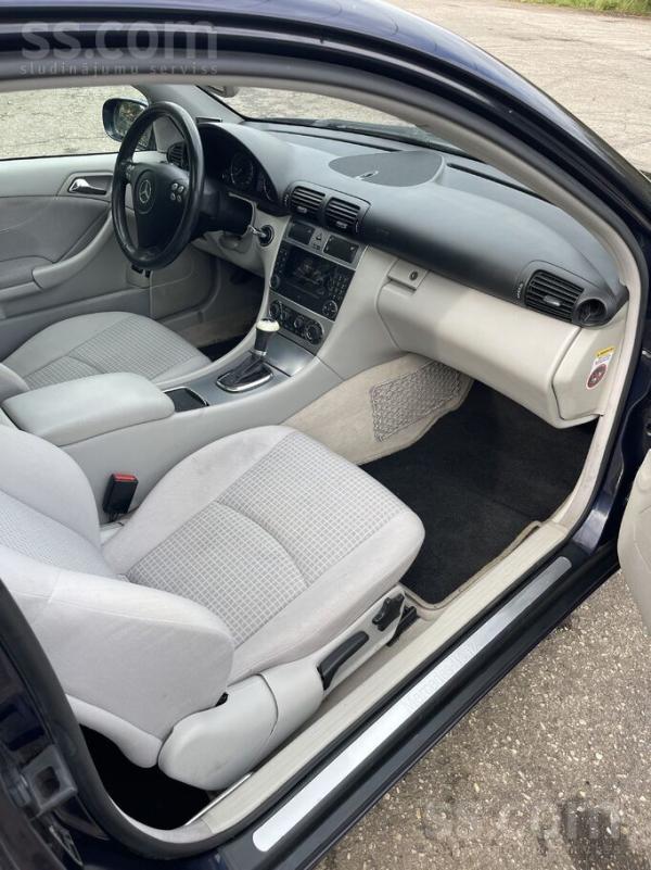 Blue Mercedes-Benz C 200 2007 in Ogre, with an engine capacity of 1.80 L and mileage of 275 thousand km for 2750 €, photo 11 on AUTOMOTO.COM.LV