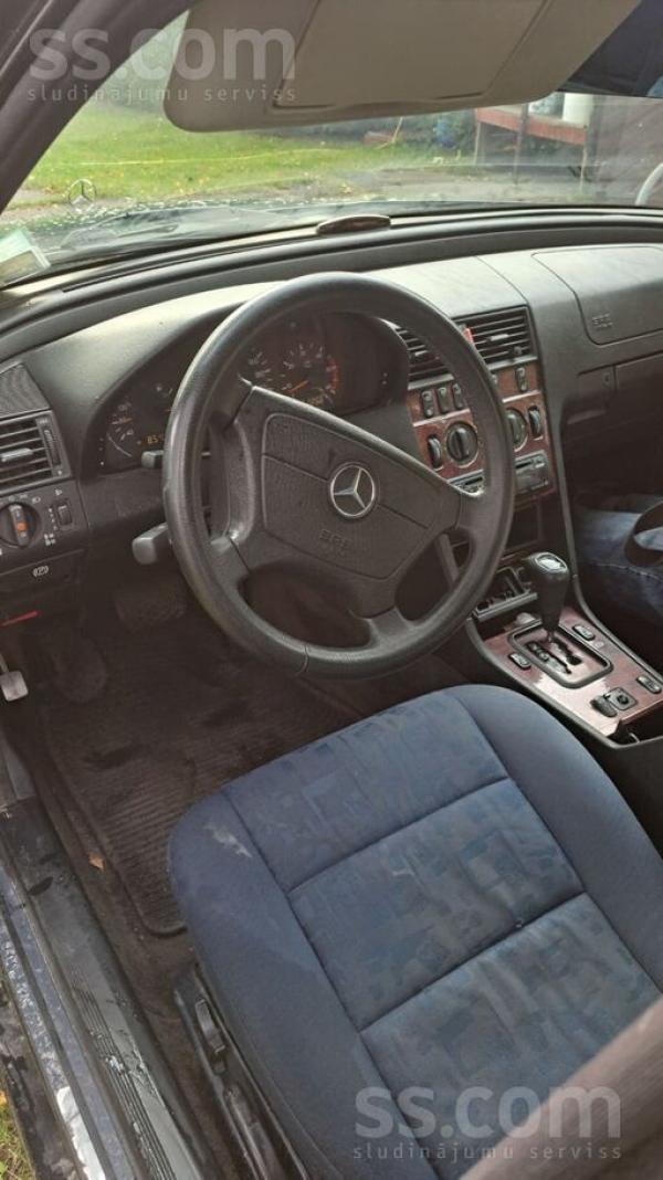 Zils Mercedes-Benz C 200 1999 Rīga, ar dzinēja tilpumu 2.20 L un nobraukumu 291 tūkst. km par 1700 €, foto 1 vietnē AUTOMOTO.COM.LV