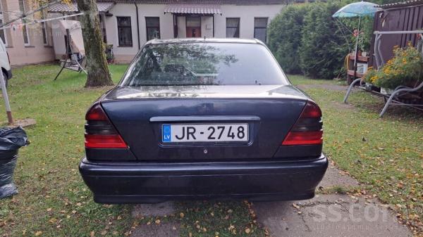 Zils Mercedes-Benz C 200 1999 Rīga, ar dzinēja tilpumu 2.20 L un nobraukumu 291 tūkst. km par 1700 €, foto 6 vietnē AUTOMOTO.COM.LV