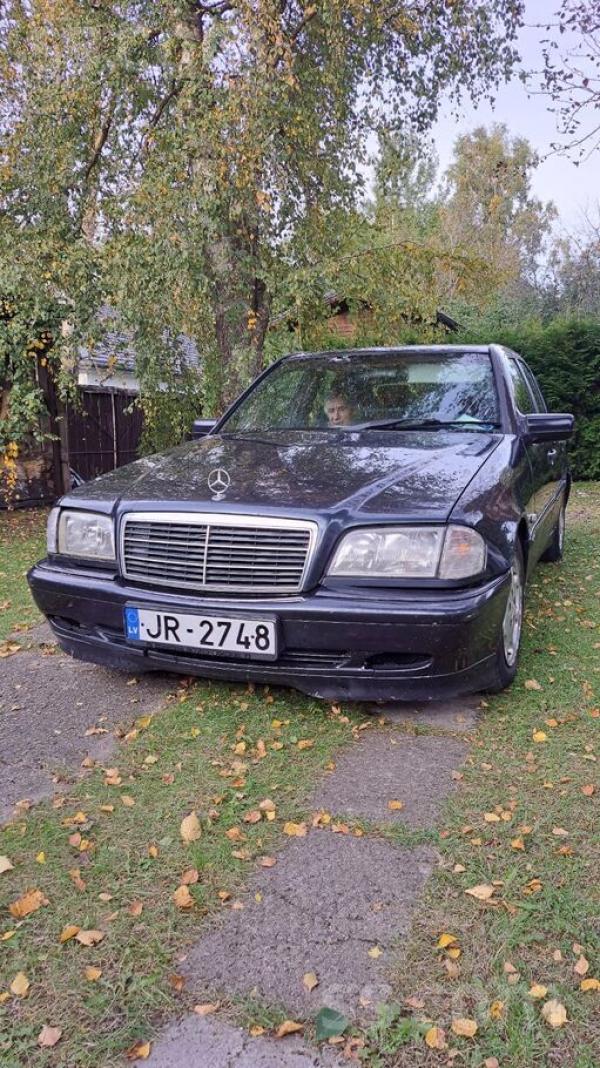 Zils Mercedes-Benz C 200 1999 Rīga, ar dzinēja tilpumu 2.20 L un nobraukumu 291 tūkst. km par 1700 €, foto 10 vietnē AUTOMOTO.COM.LV