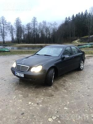 Zils Mercedes-Benz C 200 2004 Alūksne, ar dzinēja tilpumu 2.20 L un nobraukumu 370 tūkst. km par 1300 €, foto  vietnē AUTOMOTO.COM.LV