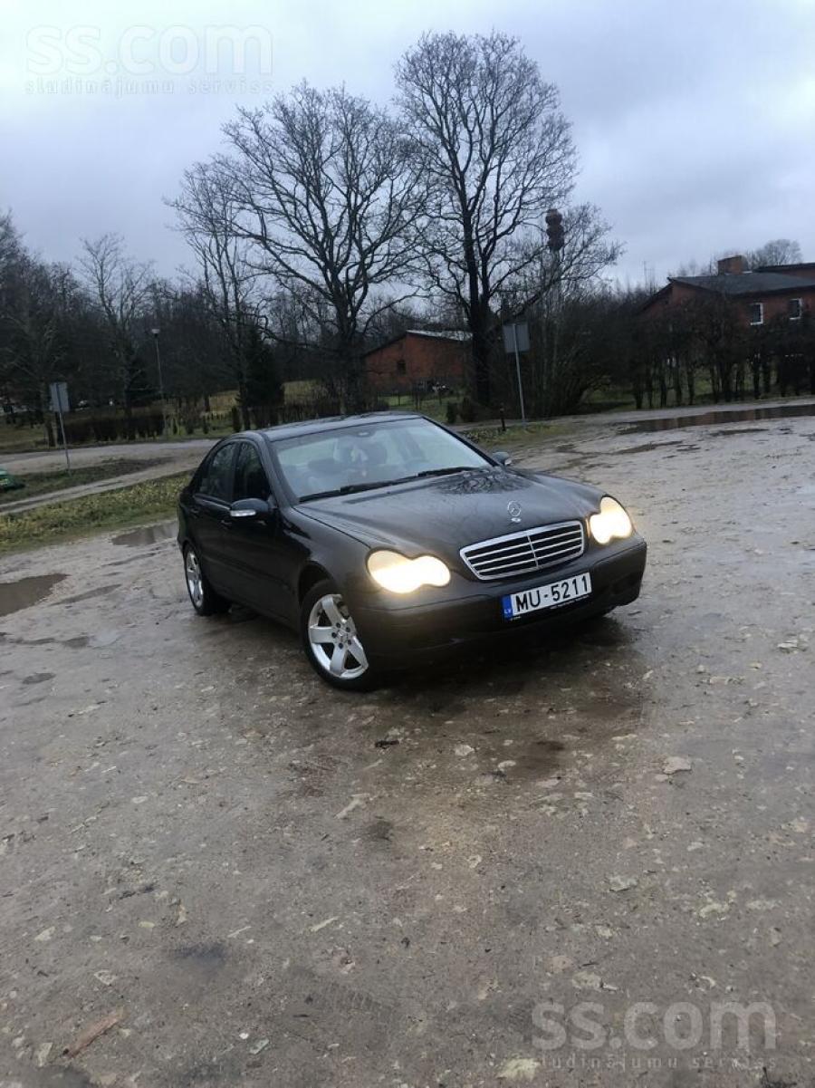 Zils Mercedes-Benz C 200 2004 Alūksne, ar dzinēja tilpumu 2.20 L un nobraukumu 370 tūkst. km par 1300 €, foto 2 vietnē AUTOMOTO.COM.LV