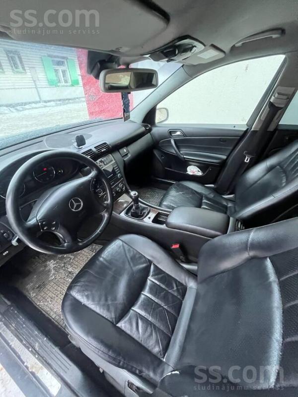 Blue Mercedes-Benz C 200 2004 in Liepaja, with an engine capacity of 2.20 L and mileage of 309 thousand km for 1690 €, photo 6 on AUTOMOTO.COM.LV