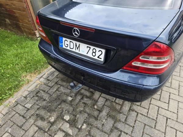 Zils Mercedes-Benz C 200 2004 Kauņa, ar dzinēja tilpumu 2.15 L un nobraukumu 345 tūkst. km par 1100 €, foto 5 vietnē AUTOMOTO.COM.LV