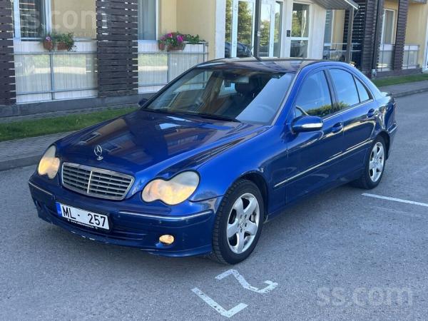 Zils Mercedes-Benz C 200 2004 Rīga, ar dzinēja tilpumu 2.20 L un nobraukumu 330 tūkst. km par 1370 €, foto 2 vietnē AUTOMOTO.COM.LV