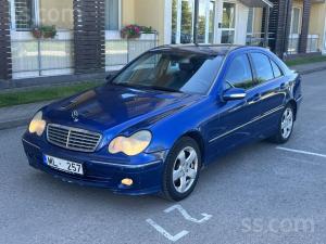 Zils Mercedes-Benz C 200 2004 Rīga, ar dzinēja tilpumu 2.20 L un nobraukumu 330 tūkst. km par 1370 €, foto 3 vietnē AUTOMOTO.COM.LV