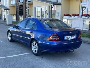 Zils Mercedes-Benz C 200 2004 Rīga, ar dzinēja tilpumu 2.20 L un nobraukumu 330 tūkst. km par 1370 €, foto 4 vietnē AUTOMOTO.COM.LV