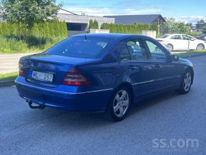Zils Mercedes-Benz C 200 2004 Rīga, ar dzinēja tilpumu 2.20 L un nobraukumu 330 tūkst. km par 1370 €, foto 5 vietnē AUTOMOTO.COM.LV