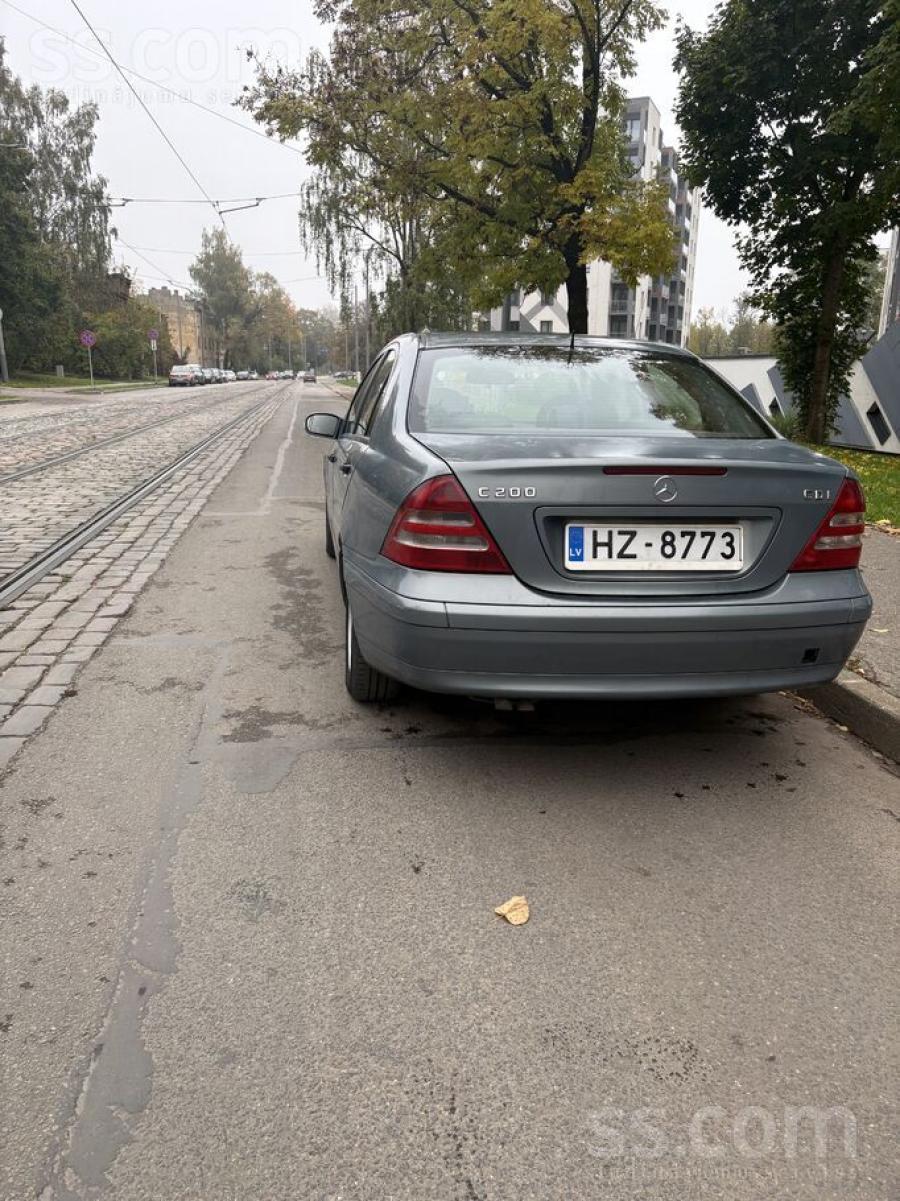 Zils Mercedes-Benz C 200 2004 Rīga, ar dzinēja tilpumu 2.20 L un nobraukumu 342 tūkst. km par 1450 €, foto 3 vietnē AUTOMOTO.COM.LV
