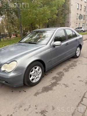 Zils Mercedes-Benz C 200 2004 Rīga, ar dzinēja tilpumu 2.20 L un nobraukumu 342 tūkst. km par 1450 €, foto 4 vietnē AUTOMOTO.COM.LV
