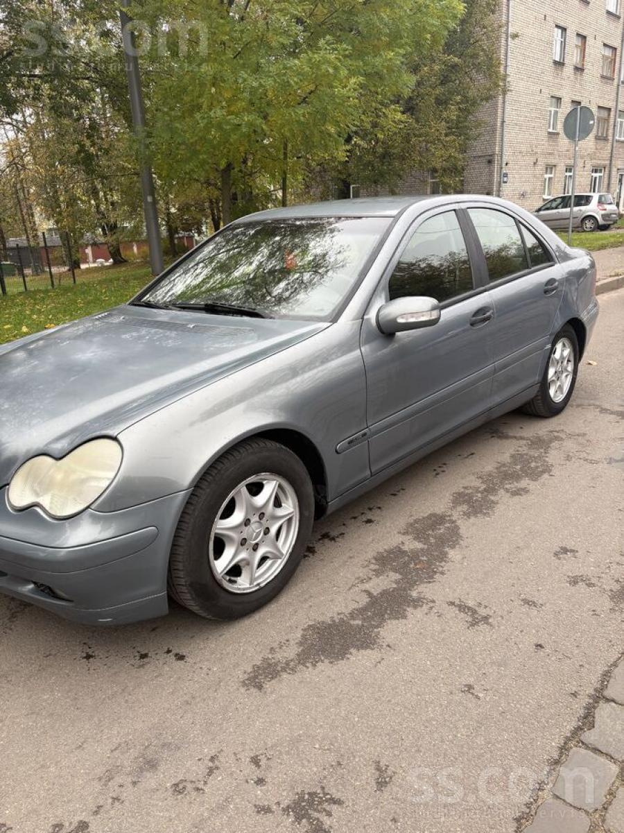 Zils Mercedes-Benz C 200 2004 Rīga, ar dzinēja tilpumu 2.20 L un nobraukumu 342 tūkst. km par 1450 €, foto 4 vietnē AUTOMOTO.COM.LV