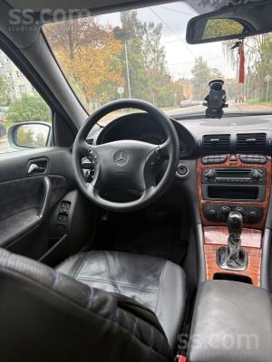 Zils Mercedes-Benz C 200 2004 Rīga, ar dzinēja tilpumu 2.20 L un nobraukumu 342 tūkst. km par 1450 €, foto 6 vietnē AUTOMOTO.COM.LV
