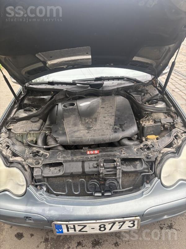 Blue Mercedes-Benz C 200 2004 in Riga, with an engine capacity of 2.20 L and mileage of 342 thousand km for 1450 €, photo 10 on AUTOMOTO.COM.LV
