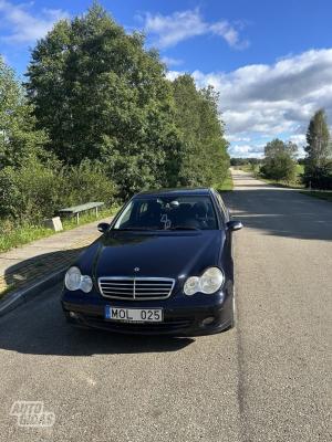 Blue Mercedes-Benz C 200 2004 in Vilnius, with an engine capacity of 2.00 L and mileage of 445 thousand km for 1500 €, photo  on AUTOMOTO.COM.LV