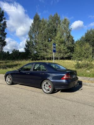 Zils Mercedes-Benz C 200 2004 Viļņa, ar dzinēja tilpumu 2.00 L un nobraukumu 445 tūkst. km par 1500 €, foto 4 vietnē AUTOMOTO.COM.LV