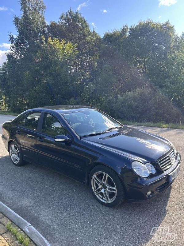 Blue Mercedes-Benz C 200 2004 in Vilnius, with an engine capacity of 2.00 L and mileage of 445 thousand km for 1500 €, photo 7 on AUTOMOTO.COM.LV