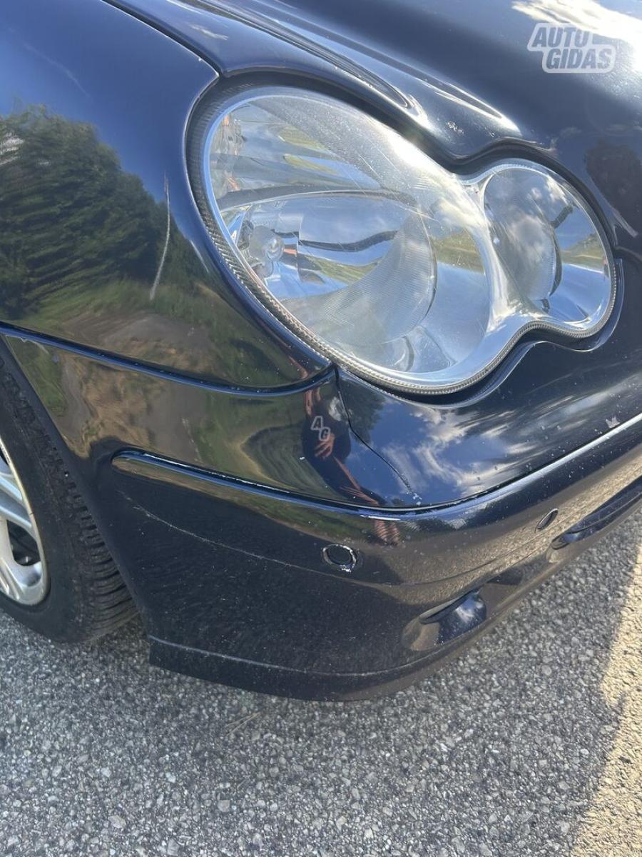 Zils Mercedes-Benz C 200 2004 Viļņa, ar dzinēja tilpumu 2.00 L un nobraukumu 445 tūkst. km par 1500 €, foto 8 vietnē AUTOMOTO.COM.LV