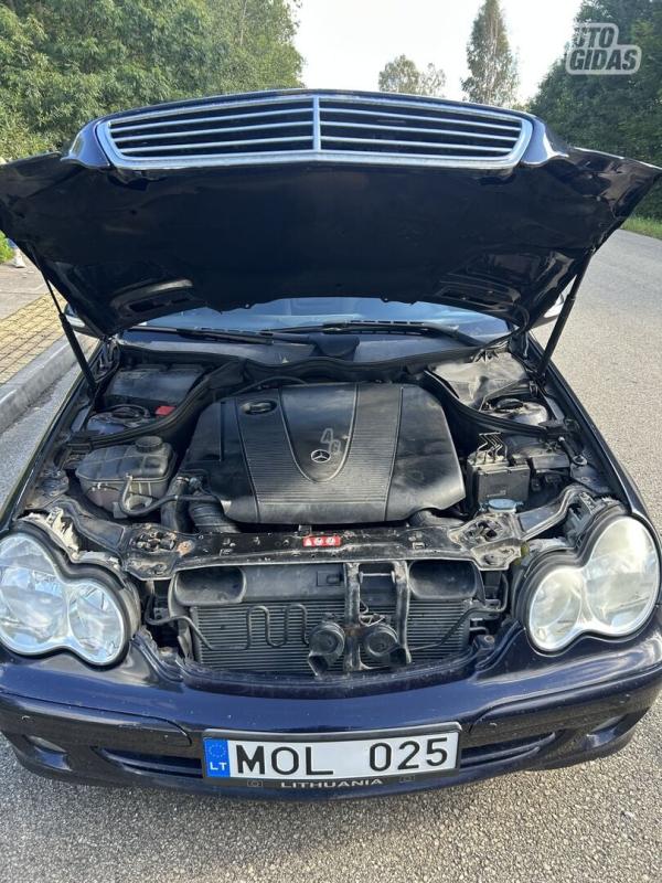 Blue Mercedes-Benz C 200 2004 in Vilnius, with an engine capacity of 2.00 L and mileage of 445 thousand km for 1500 €, photo 11 on AUTOMOTO.COM.LV