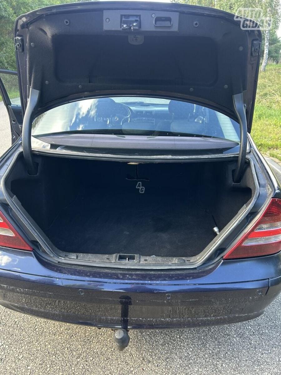 Zils Mercedes-Benz C 200 2004 Viļņa, ar dzinēja tilpumu 2.00 L un nobraukumu 445 tūkst. km par 1500 €, foto 15 vietnē AUTOMOTO.COM.LV