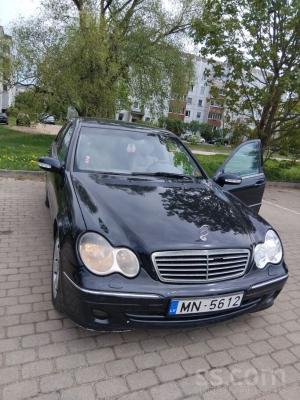 Синий Мерседес Ц 200 2005 в Рига, объемом двигателя 1.80 л и пробегом 330 тыс. км за 1600 €, фото  на AUTOMOTO.COM.LV