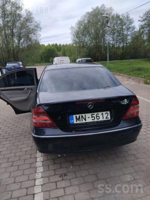 Синий Мерседес Ц 200 2005 в Рига, объемом двигателя 1.80 л и пробегом 330 тыс. км за 1600 €, фото 3 на AUTOMOTO.COM.LV