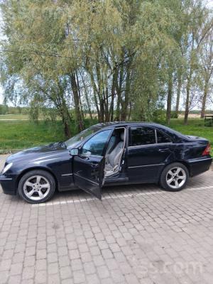 Синий Мерседес Ц 200 2005 в Рига, объемом двигателя 1.80 л и пробегом 330 тыс. км за 1600 €, фото 4 на AUTOMOTO.COM.LV