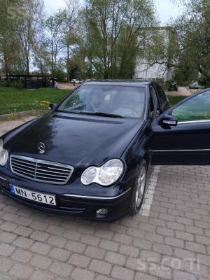 Синий Мерседес Ц 200 2005 в Рига, объемом двигателя 1.80 л и пробегом 330 тыс. км за 1600 €, фото 6 на AUTOMOTO.COM.LV
