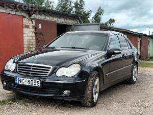 Синий Мерседес Ц 200 2005 в Даугавпилс, объемом двигателя 1.80 л и пробегом 246 тыс. км за 2900 €, фото  на AUTOMOTO.COM.LV