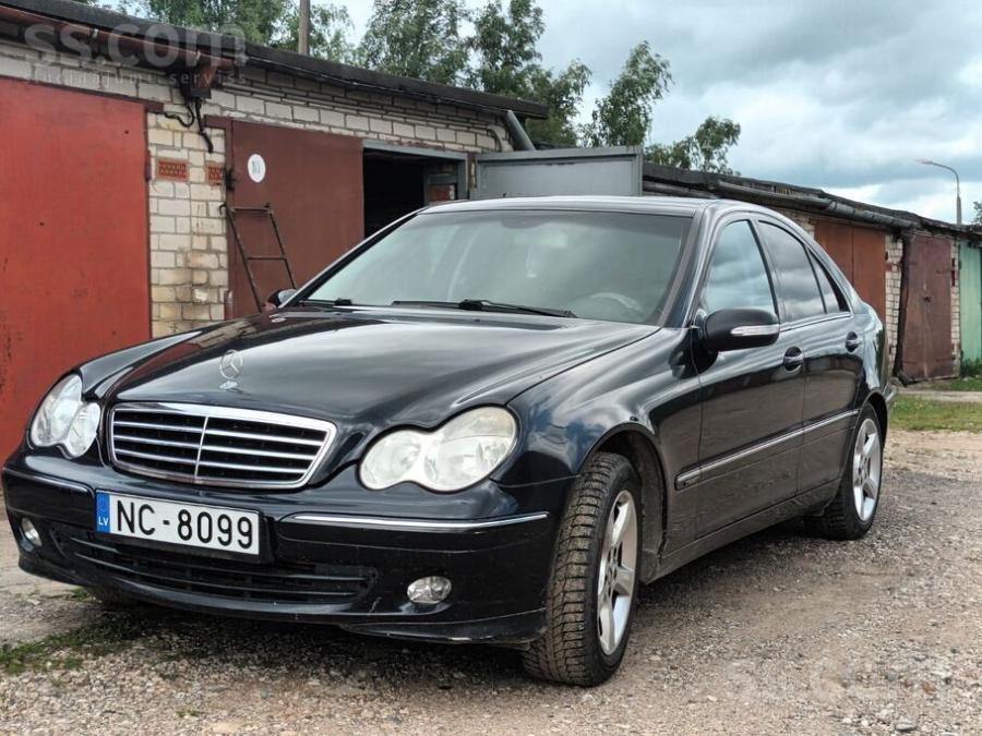 Zils Mercedes-Benz C 200 2005 Daugavpils, ar dzinēja tilpumu 1.80 L un nobraukumu 246 tūkst. km par 2900 €, foto 1 vietnē AUTOMOTO.COM.LV