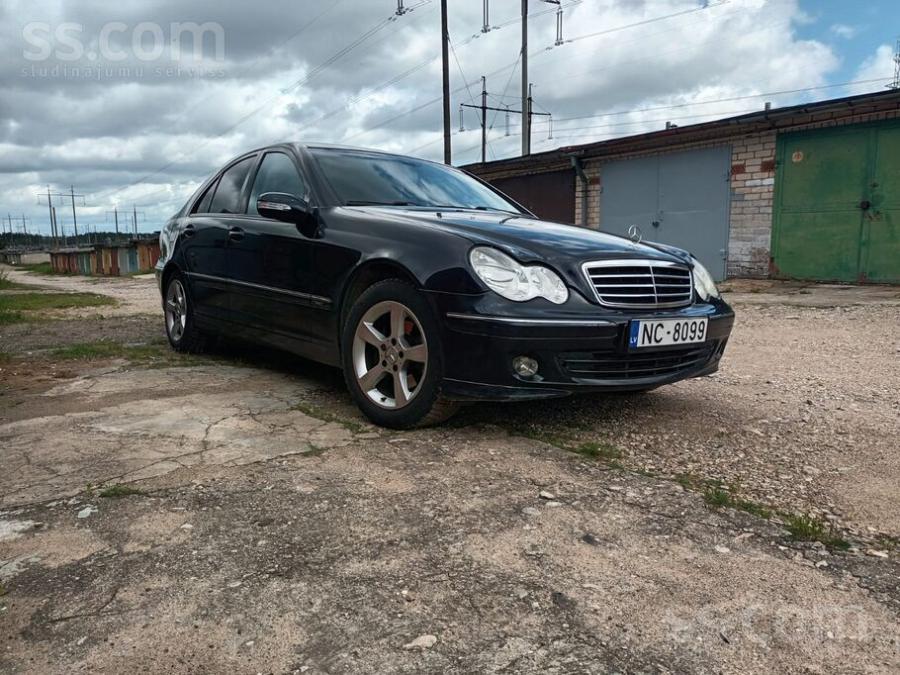 Zils Mercedes-Benz C 200 2005 Daugavpils, ar dzinēja tilpumu 1.80 L un nobraukumu 246 tūkst. km par 2900 €, foto 3 vietnē AUTOMOTO.COM.LV