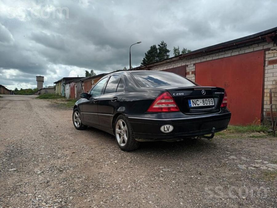 Zils Mercedes-Benz C 200 2005 Daugavpils, ar dzinēja tilpumu 1.80 L un nobraukumu 246 tūkst. km par 2900 €, foto 5 vietnē AUTOMOTO.COM.LV