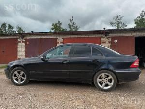 Zils Mercedes-Benz C 200 2005 Daugavpils, ar dzinēja tilpumu 1.80 L un nobraukumu 246 tūkst. km par 2900 €, foto 6 vietnē AUTOMOTO.COM.LV