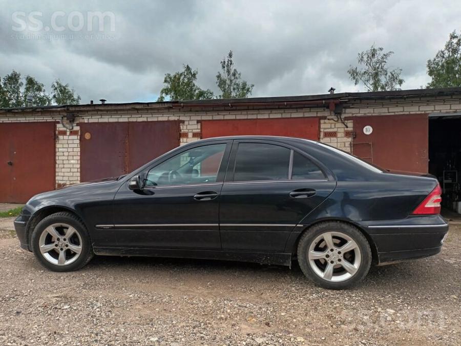 Zils Mercedes-Benz C 200 2005 Daugavpils, ar dzinēja tilpumu 1.80 L un nobraukumu 246 tūkst. km par 2900 €, foto 6 vietnē AUTOMOTO.COM.LV