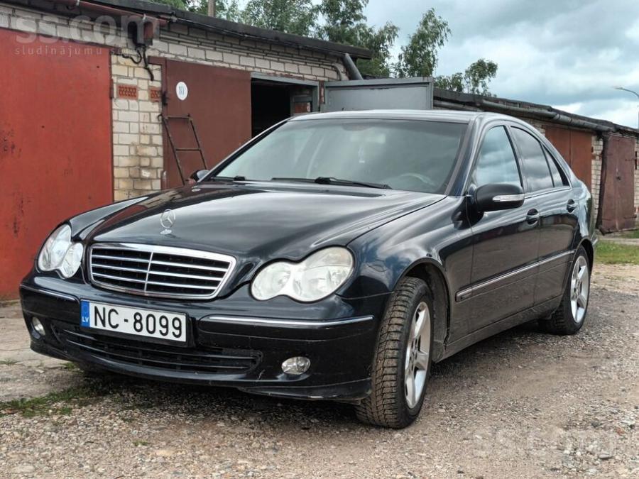 Zils Mercedes-Benz C 200 2005 Daugavpils, ar dzinēja tilpumu 1.80 L un nobraukumu 246 tūkst. km par 2900 €, foto 7 vietnē AUTOMOTO.COM.LV