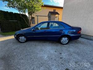 Blue Mercedes-Benz C 200 2006 in Riga, with an engine capacity of 1.80 L and mileage of 207 thousand km for 1200 €, photo 4 on AUTOMOTO.COM.LV