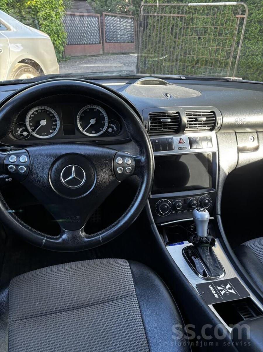 Blue Mercedes-Benz C 200 2006 in Riga, with an engine capacity of 1.80 L and mileage of 207 thousand km for 1200 €, photo 7 on AUTOMOTO.COM.LV