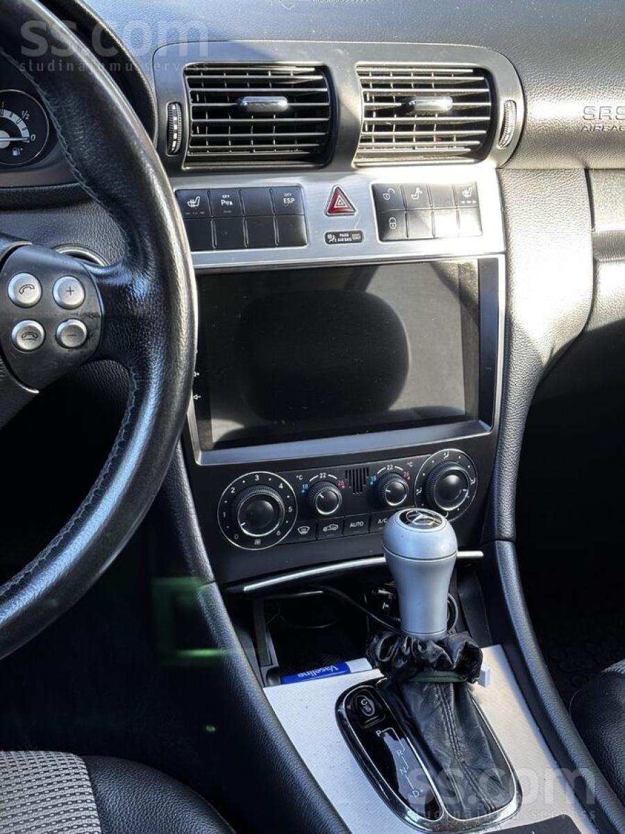 Blue Mercedes-Benz C 200 2006 in Riga, with an engine capacity of 1.80 L and mileage of 207 thousand km for 1200 €, photo 8 on AUTOMOTO.COM.LV