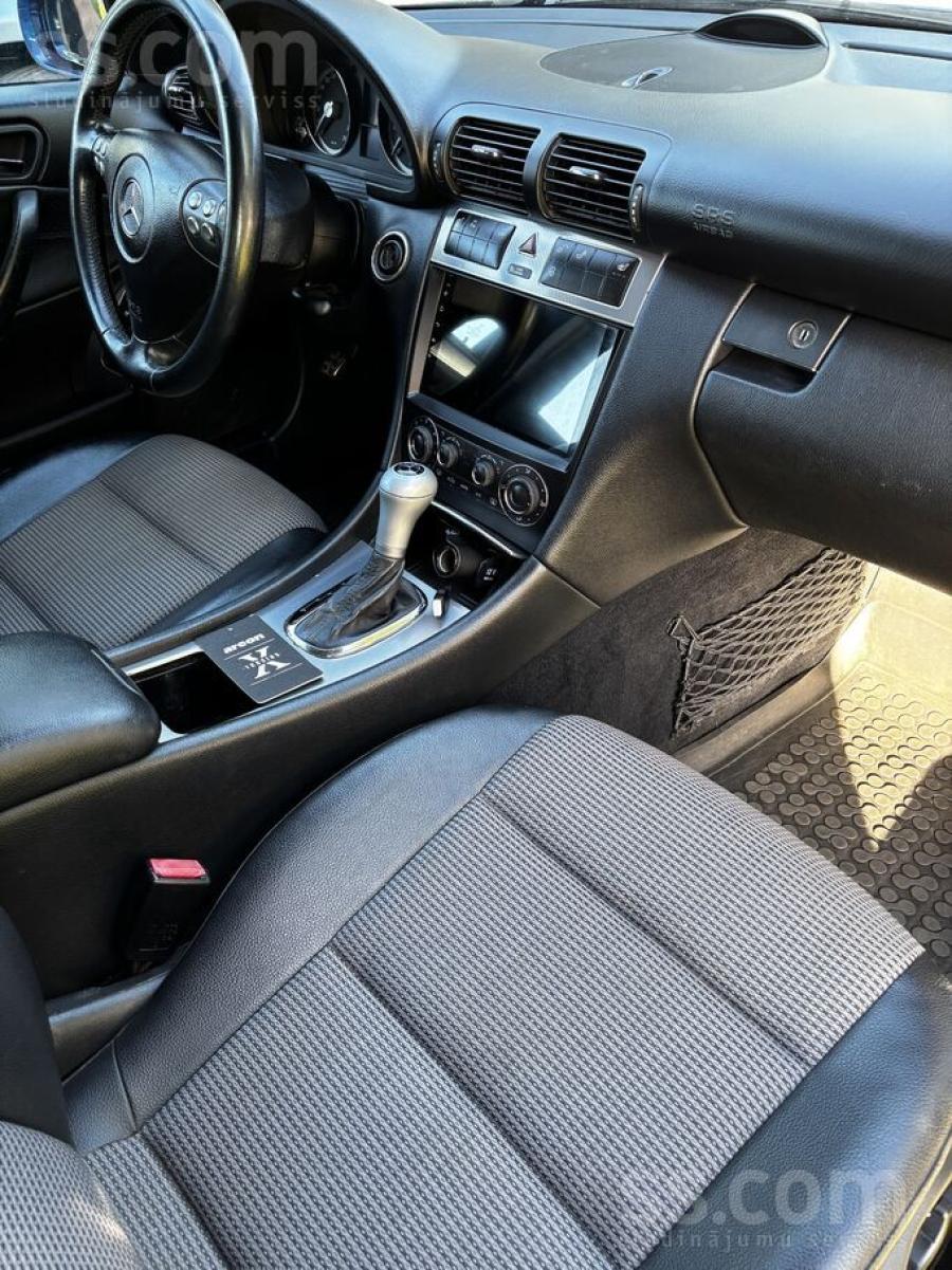 Blue Mercedes-Benz C 200 2006 in Riga, with an engine capacity of 1.80 L and mileage of 207 thousand km for 1200 €, photo 10 on AUTOMOTO.COM.LV